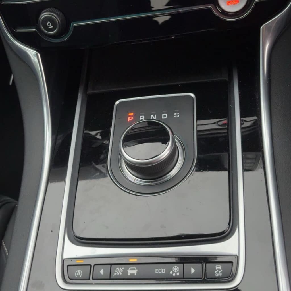 Jaguar XE R-Sport i4 2.0D auto sequential shift stop start, 2017 ...